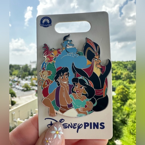 Disney | Accessories | 225 Disney Parks Family Cluster Pin Aladdin ...